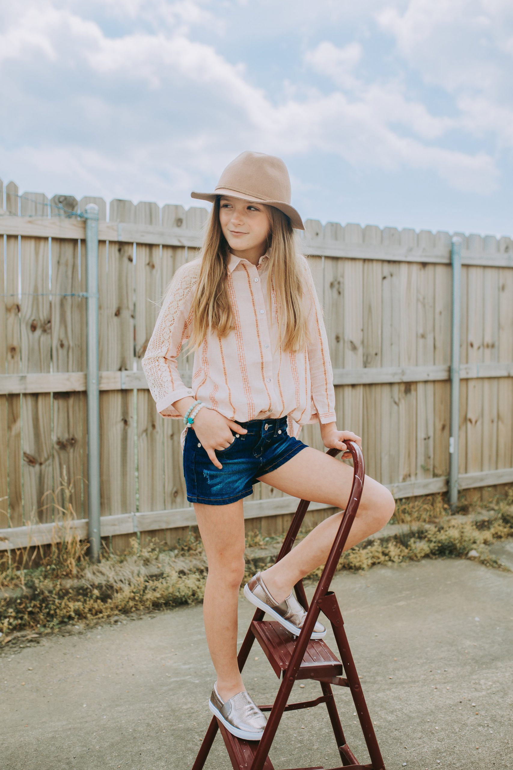 In Be “TWEEN” | Lola Magazine